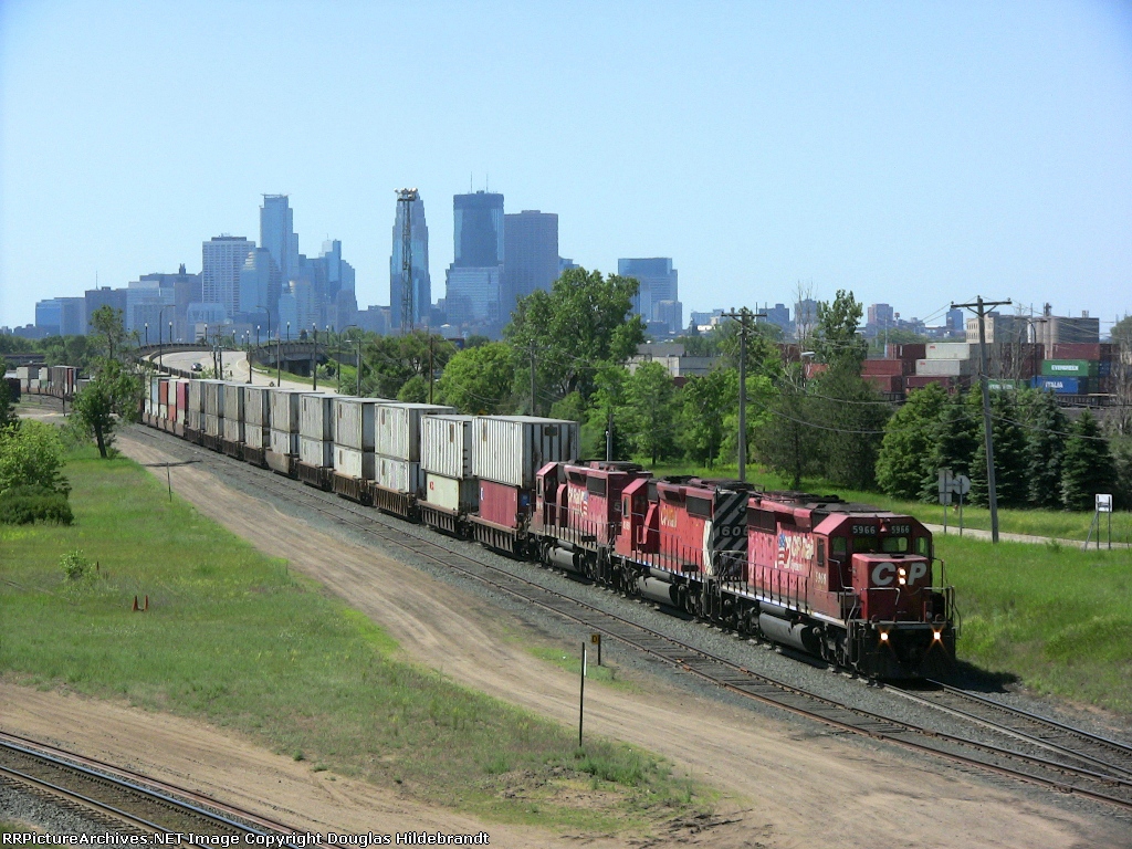 SD40-2 Trio on 183